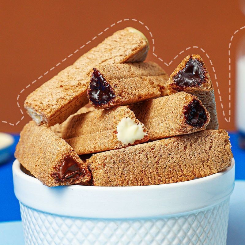 Lava Triangle Crisp Chocolate/Milk Flavor Sandwich Wafer Biscuits ...