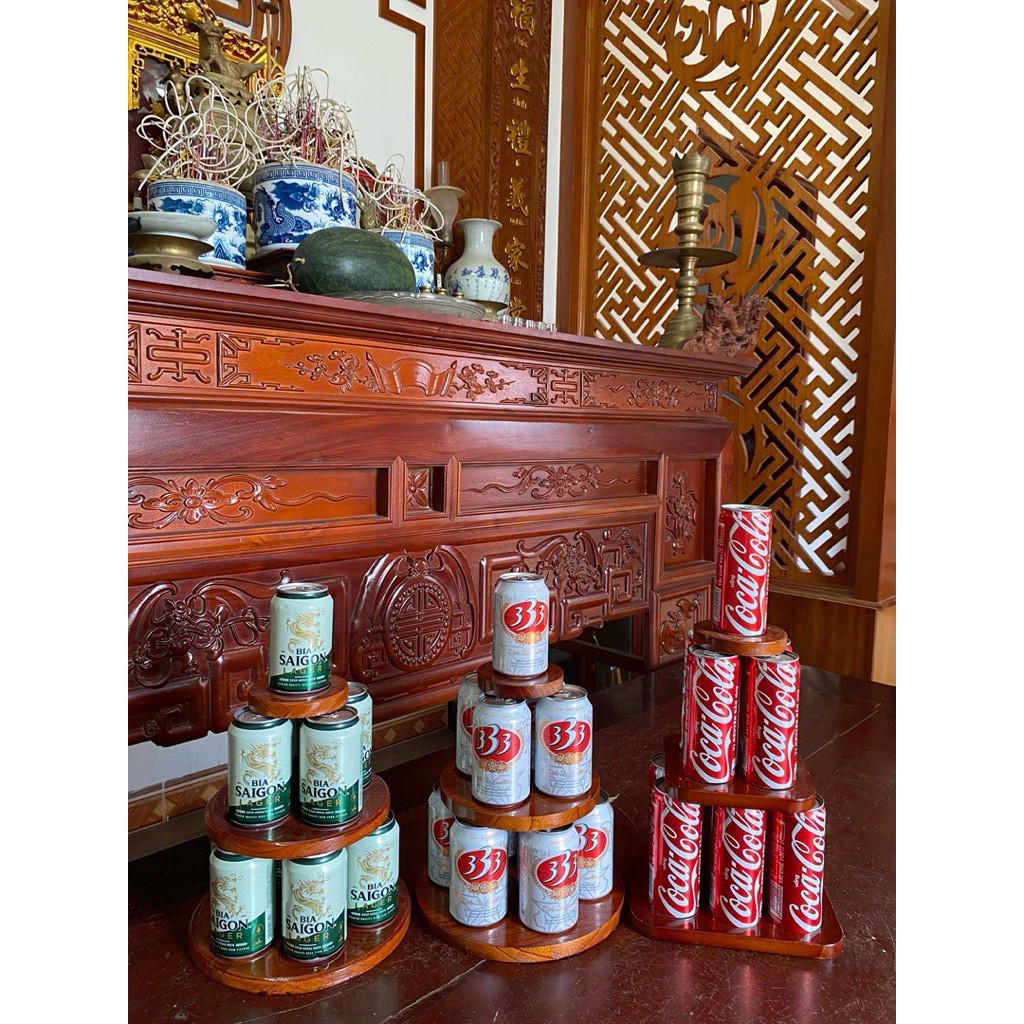 3-tier wooden imitation plastic tower displaying beer and soft drinks ...