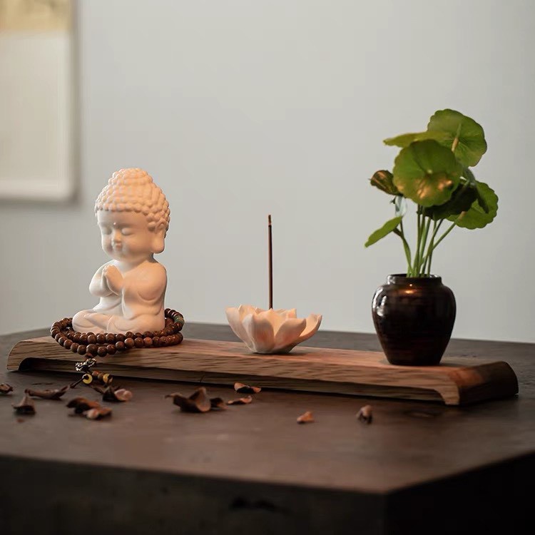 Small white hand-clad Tathagata Buddha Miniature Set with mountains ...