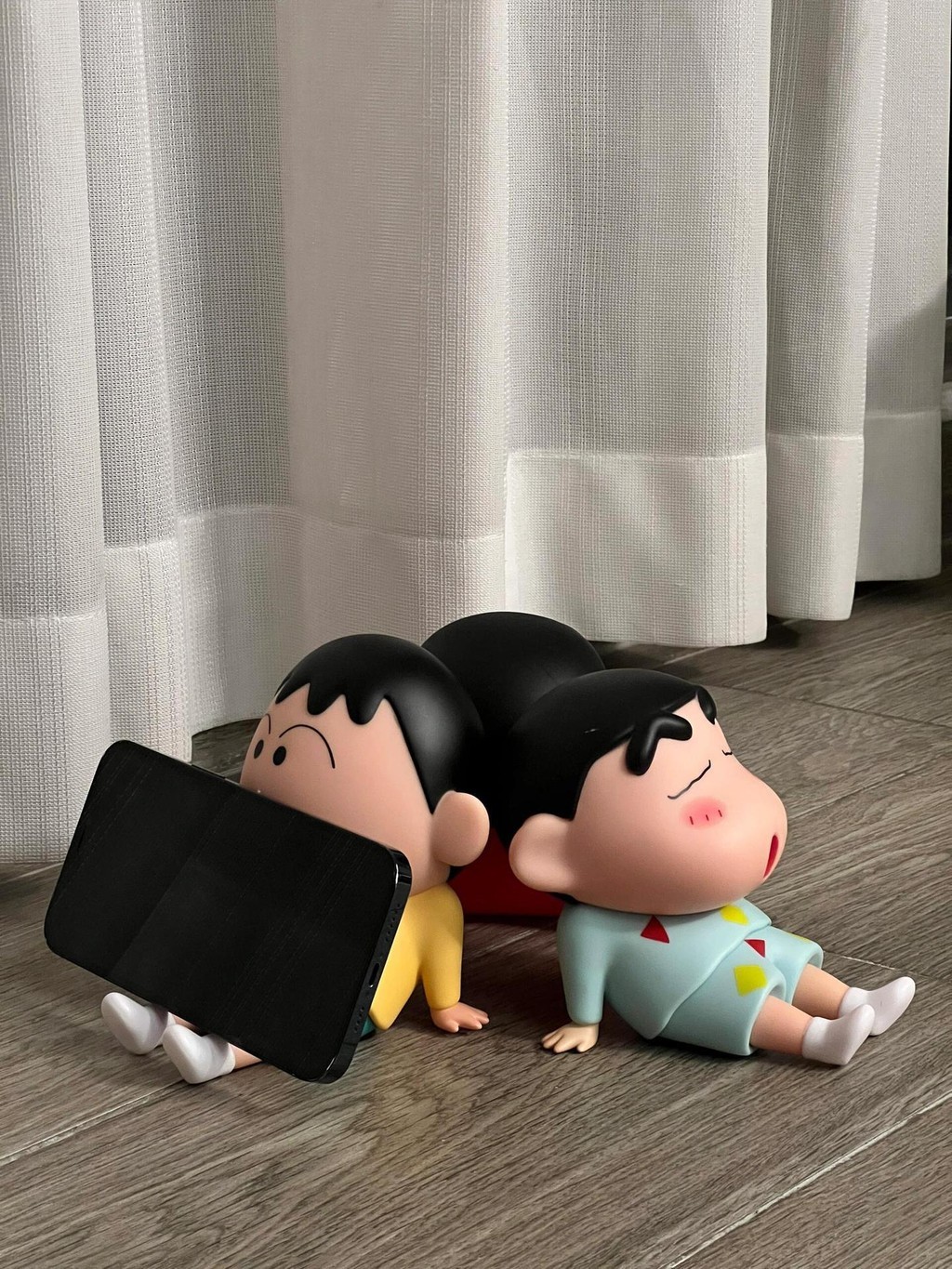 Crayon Shin-Chan Phone Holder Kawaii Anime Desktop Ornaments Mini GK ...