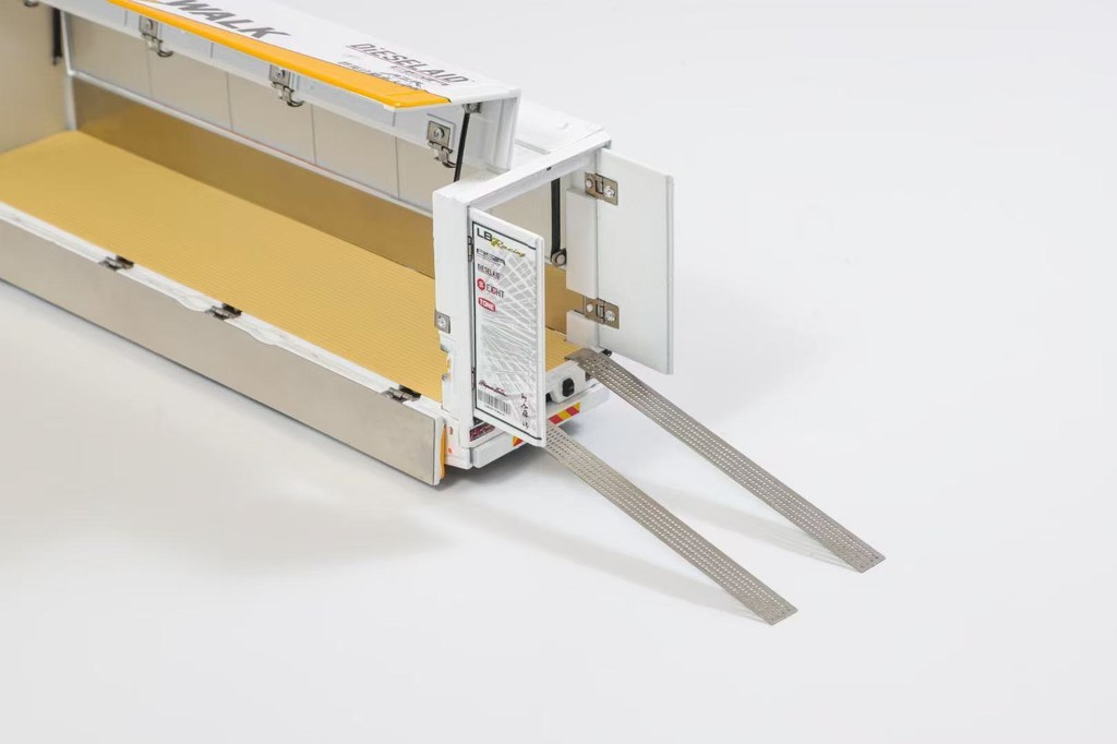 GCD 1/64 Liberty Walk LB-Trucks MITSUBISHI Fuso Super Great Transporter ...