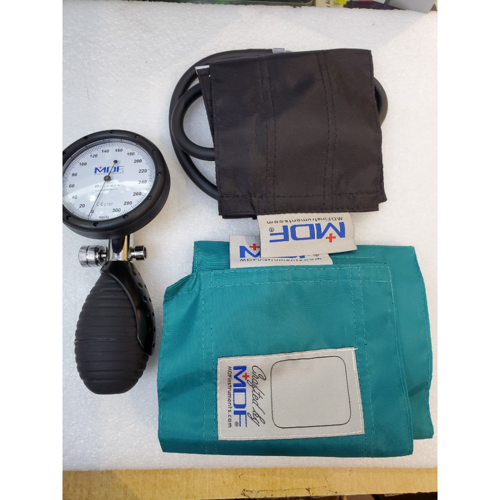 MDF Bravata Palm Aneroid Sphygmomanometer – Pocket-Size BP Monitor with ...