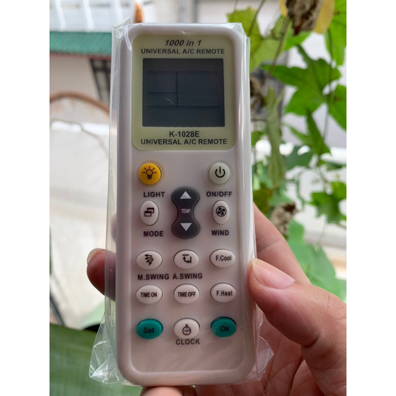 Aircon Remote Control 1000 in 1 with Battery Fr Sg | Shopee Singapore