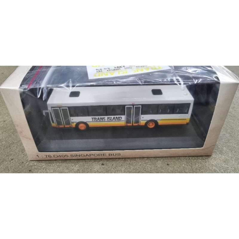 1/76 Trans Island Bus Singapore with Case | Shopee Singapore