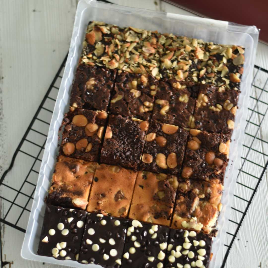 Melvados - Brownie Platter - 20pcs (Halal) | Shopee Singapore