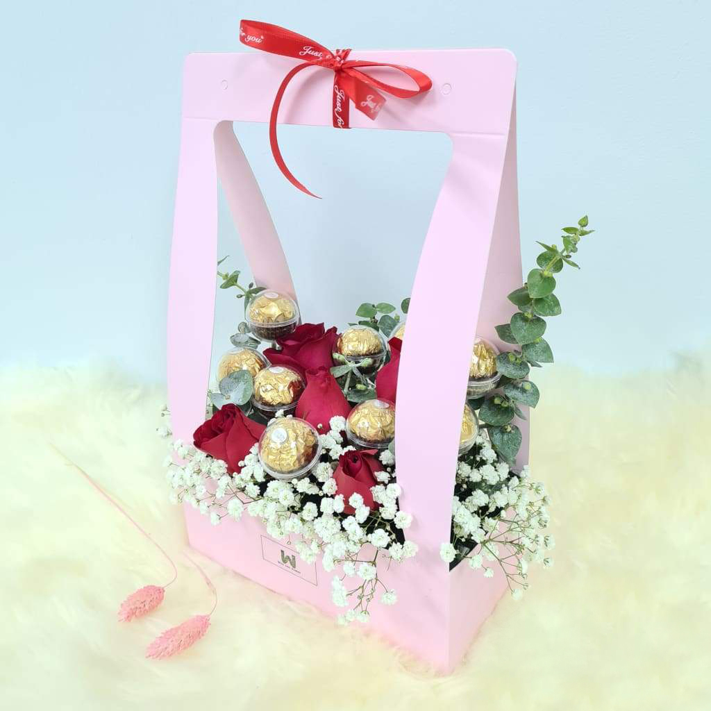 FREE DELIVERY | Finley | Fresh Roses Flower Box | Chocolate | Gift ...