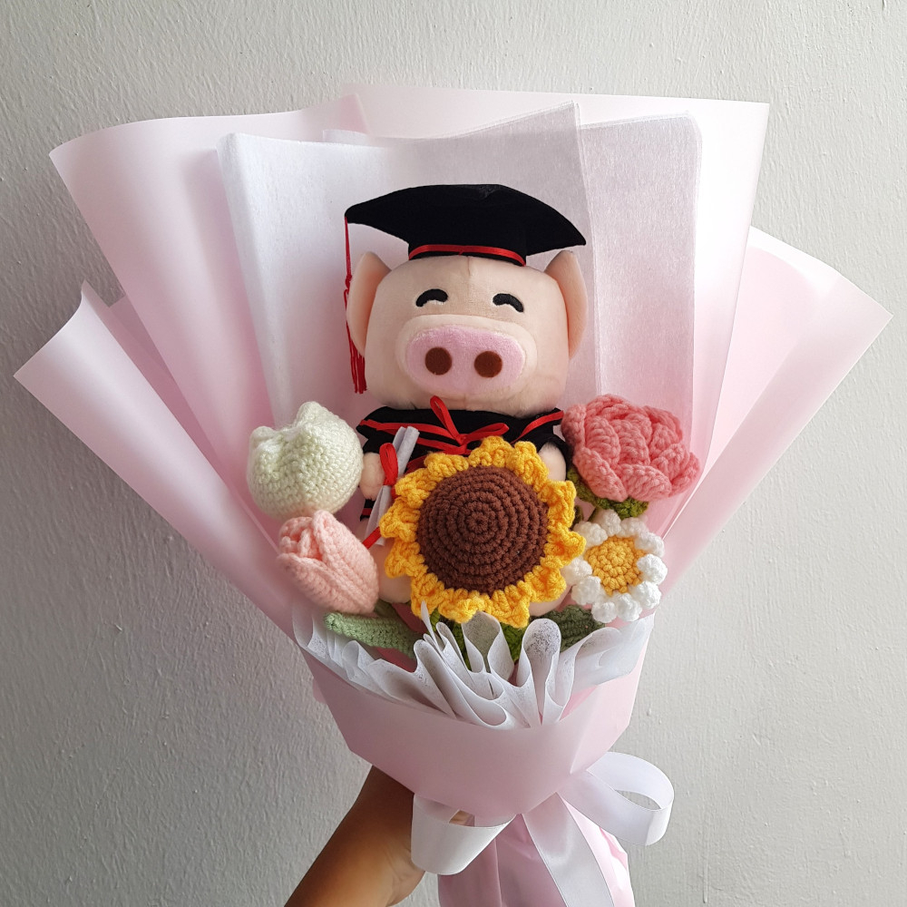 Pig Graduation Mixed Crochet flower bouquet! | Shopee Singapore