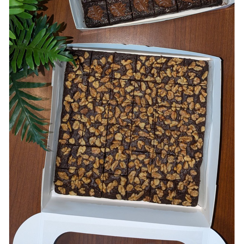 Walnut Topped Fudgy Brownies (HALAL) | Shopee Singapore