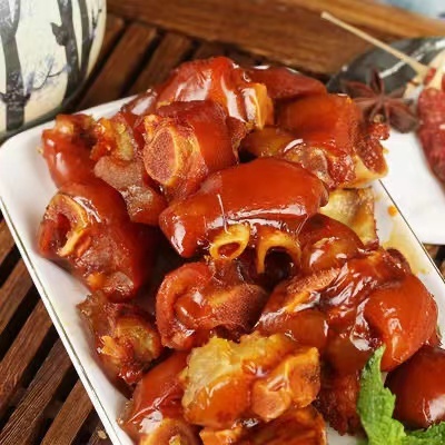 Selected charcoal-roasted pig's trotters, floral fragrance, spicy ...