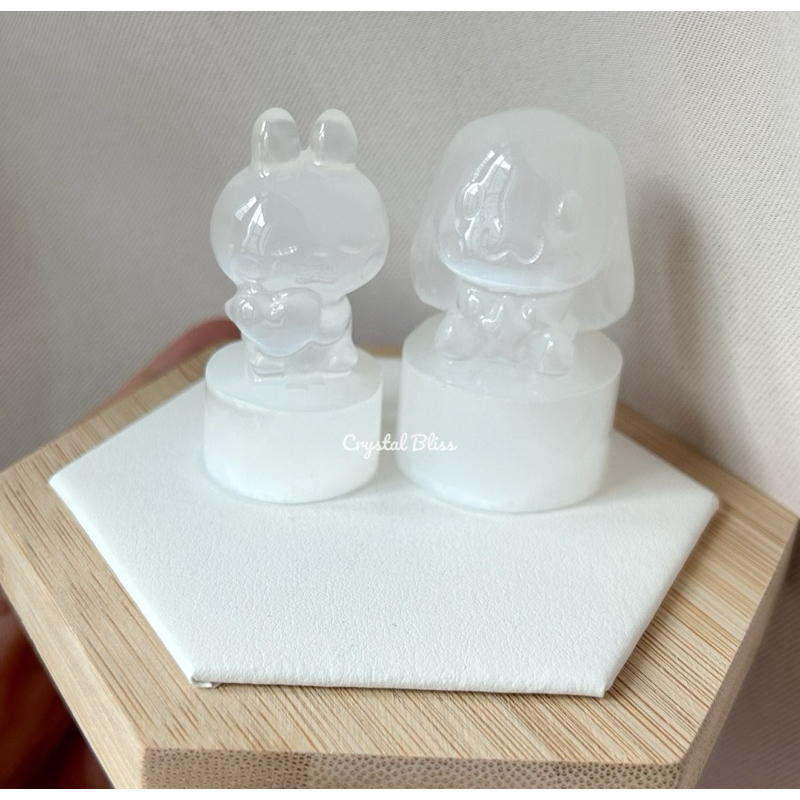 [CRYSTAL BLISS] Small Selenite Display with Base - Cinnamoroll / Cony ...