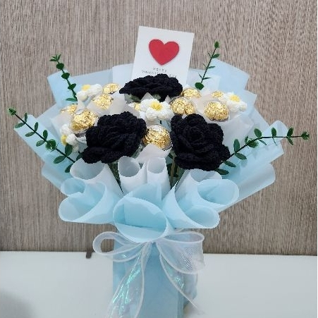 Crochet Black Rose Ferrero Rocher Flower Bouquet Anniversary/Birthday ...