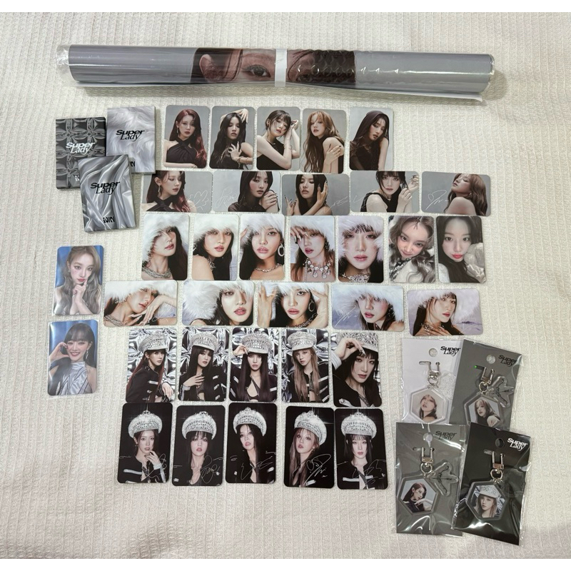 GIDLE Super Lady Line Friends Popup store Photocard / Keychain (g)i-dle ...