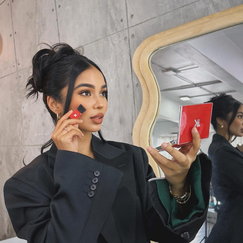 TK By Tyra Mascara Pillow cheeks One stick wonder Blusher Kiss and tell ...