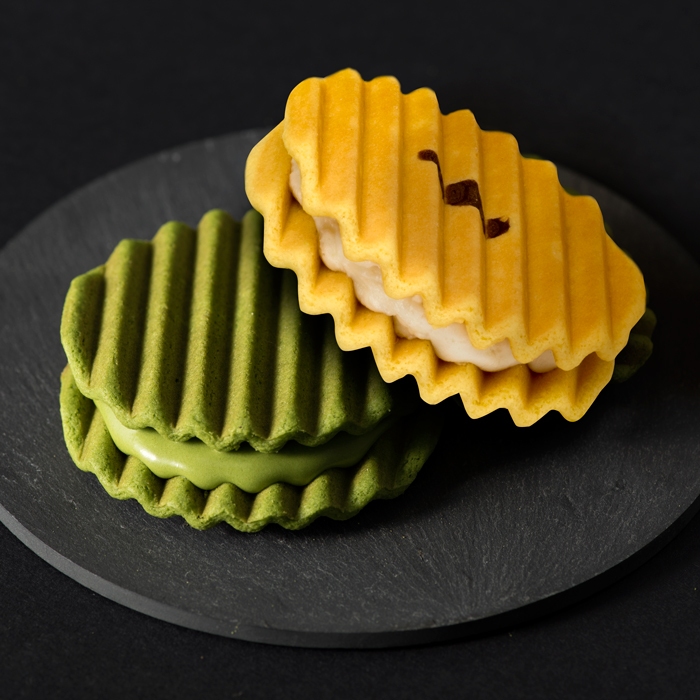 ZEN Gengetsu and Matcha Gengetsu. Western-style crackers. Souvenir of ...