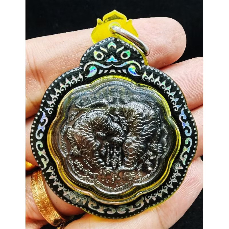 Rian Thi Raluk Phapa Phaya Lingyan 兩極斷頭虎 龙婆禅乃 | Shopee Singapore