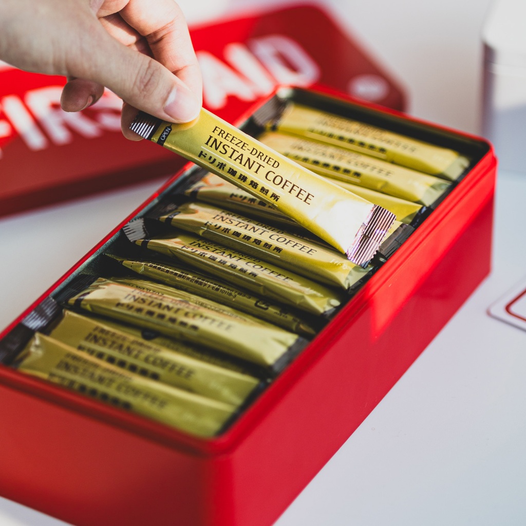 [FIRST AID IronBox Special Edition] Dripo In case of Emergency Instant Black Coffee (70 Sticks ...