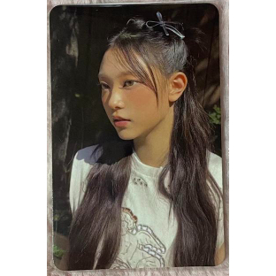 NewJeans 2024 SEASON'S GREETINGS HAERIN photo card | Shopee Singapore