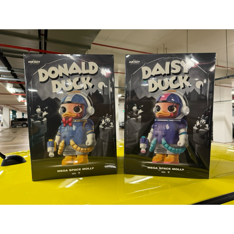POP MART MEGA SPACE MOLLY 400% Donald and Daisy Duck | Shopee Singapore