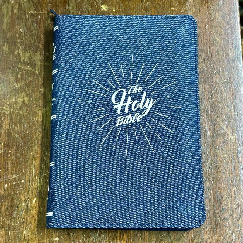 NIV Compact Bible NIV55Z: PU with Zip· Brown, Sliver, Blue Jean (The ...