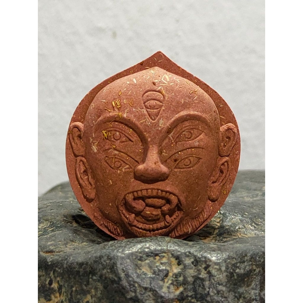 五眼四耳 Kruba Boon Yang 和 L Pi Cham吃炭排金灵猴五眼四耳 | Shopee Singapore