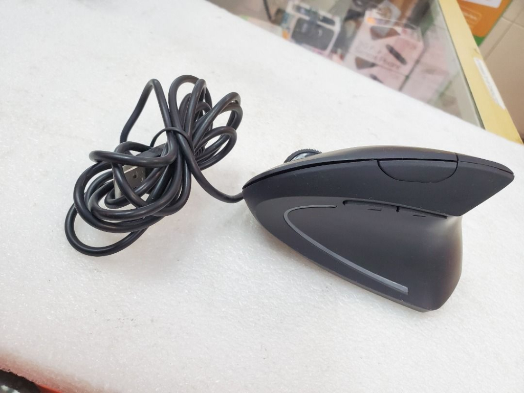 CSL Ergonomic Vertical Wired Optical Mouse NR300569 Black | Shopee ...