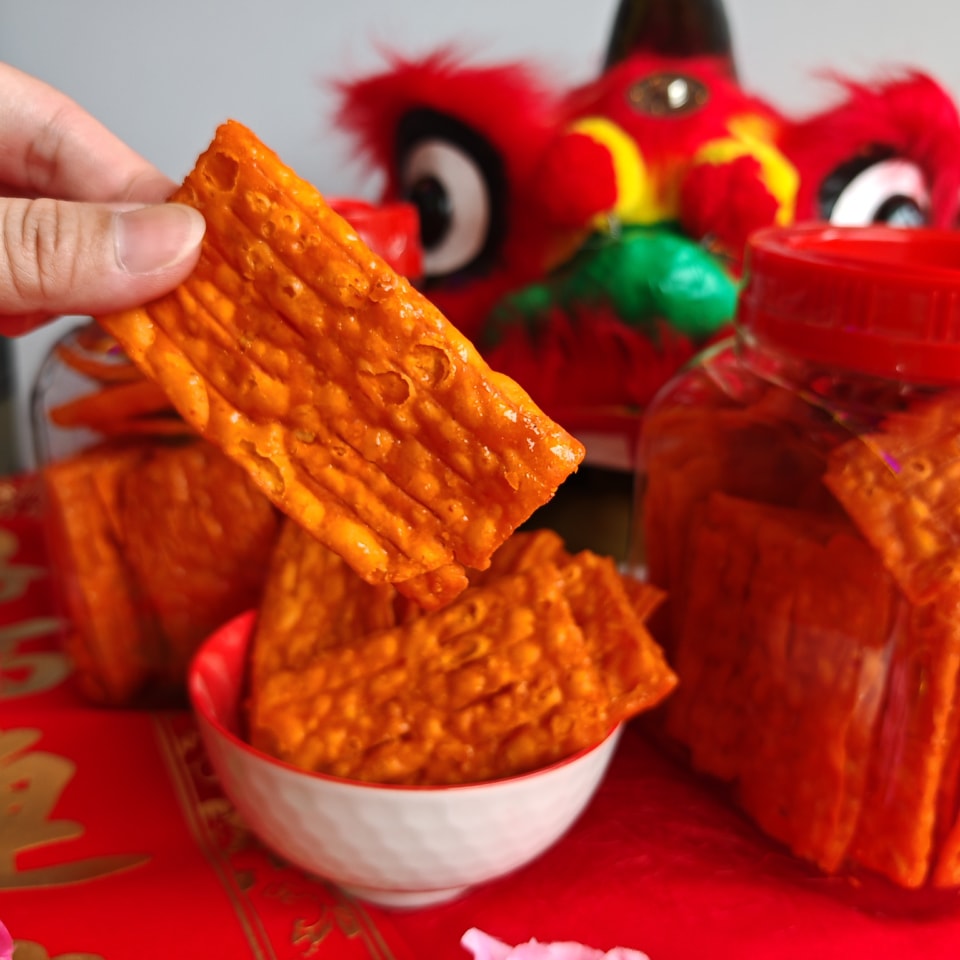 CNY Cookie Rib Biscuit 排骨饼 320g Prawn Cracker | Shopee Singapore