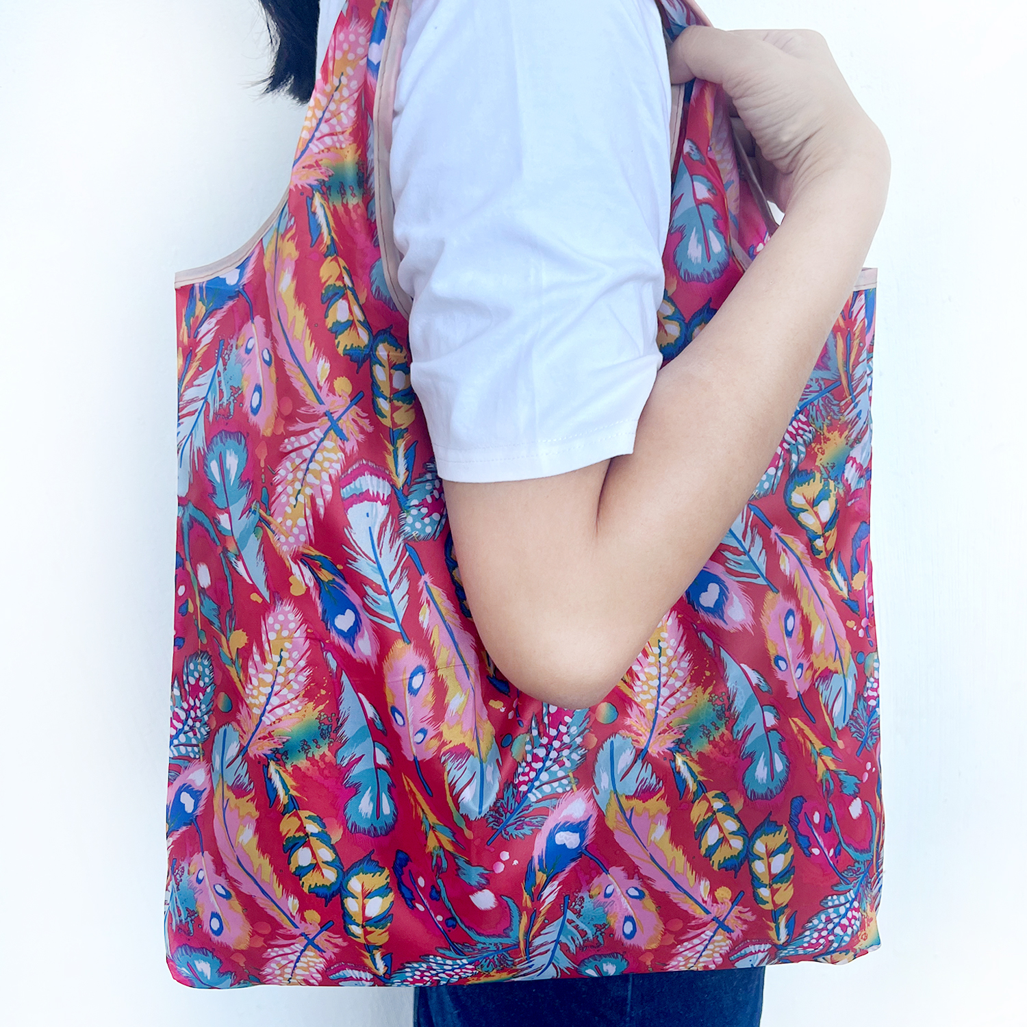 Reusable Lightweight Grocery Shopping Bags Foldable Into Attached Pouch ...