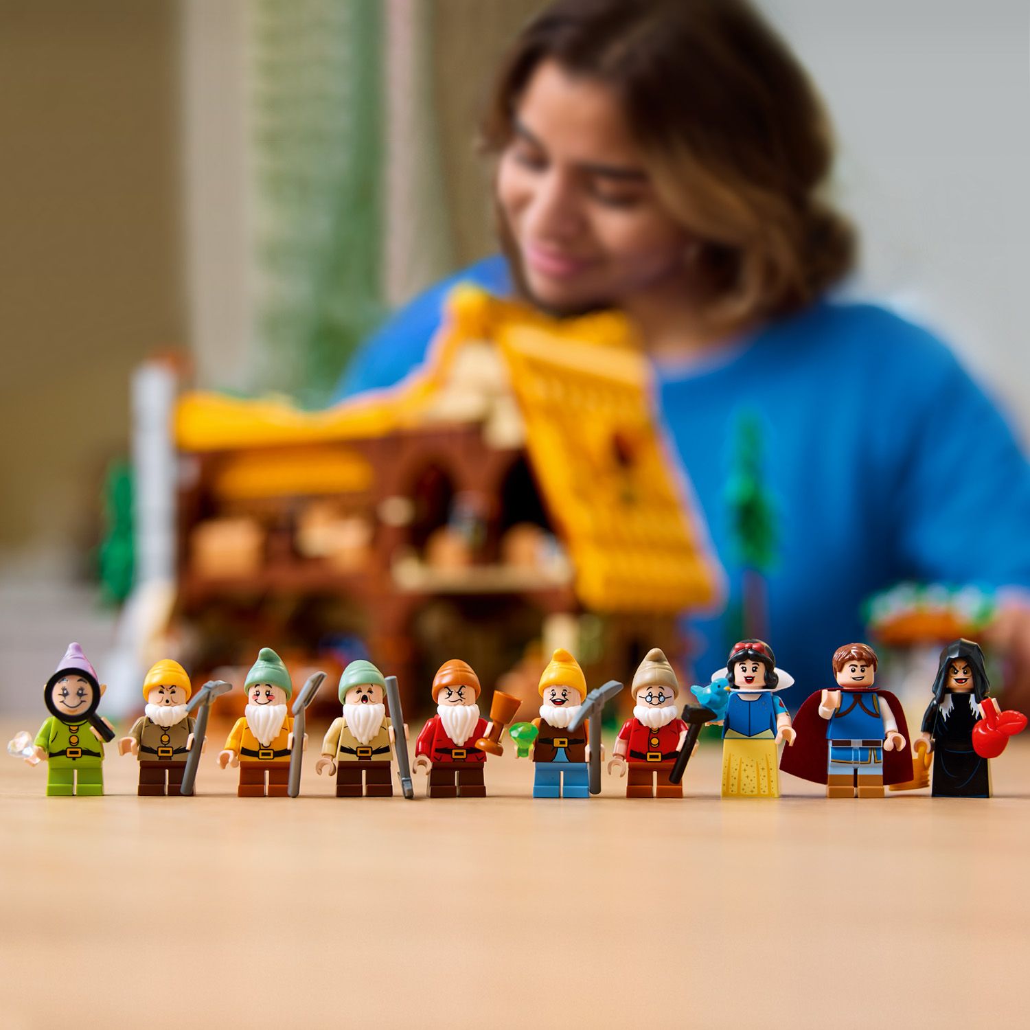 LEGO Disney Princess 43242 Snow White and the Seven Dwarfs' Cottage ...