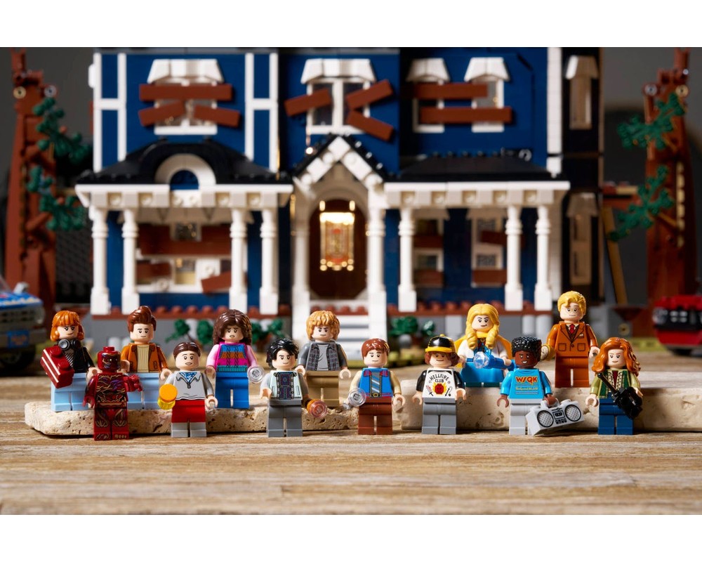 LEGO Icons 11370 Stranger Things: The Creel House | Shopee Singapore