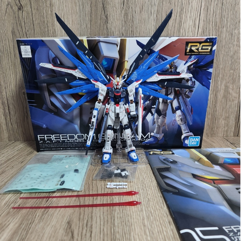 [Asembled] Bandai RG Freedom Gundam (Gundam Model Kits) Gunpla | Shopee ...