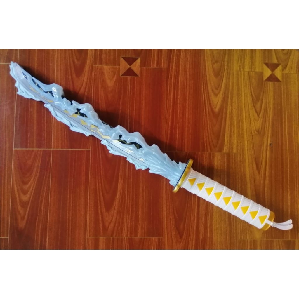 Demon Slayer : Kimetsu no Yaiba Nichirin Blade DX - Agazuma Zenitsu ...