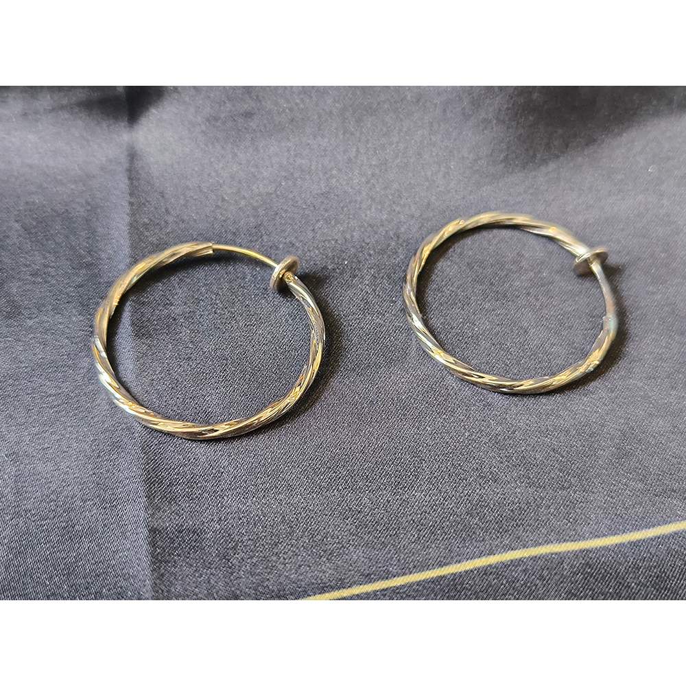 Second-Hand Spring Hoop Clip-On Earrings Women's Fashion Products ...