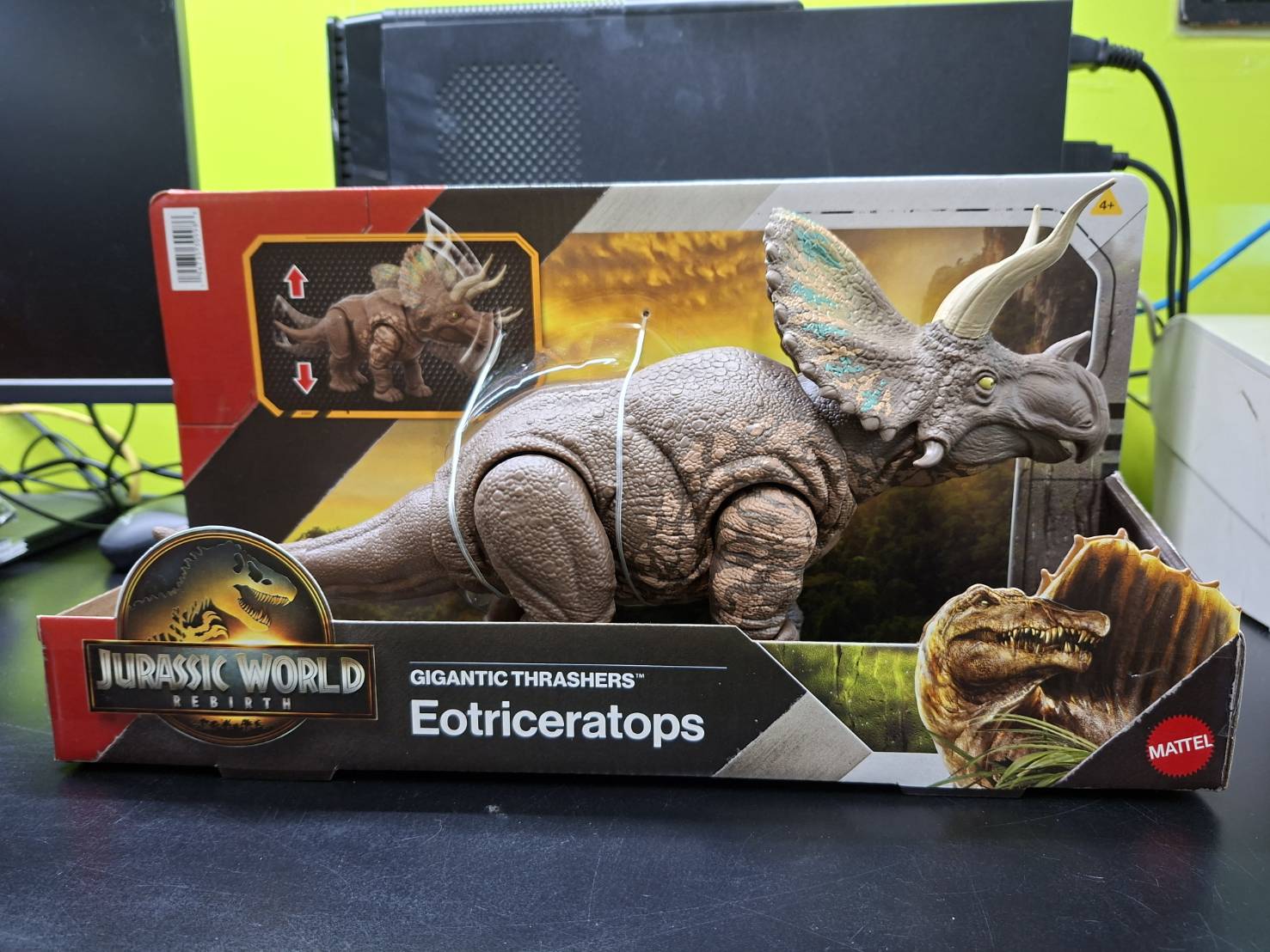 Jurassic World Rebirth Gigantic Thrashers Eortriceratops (JGB92 ...