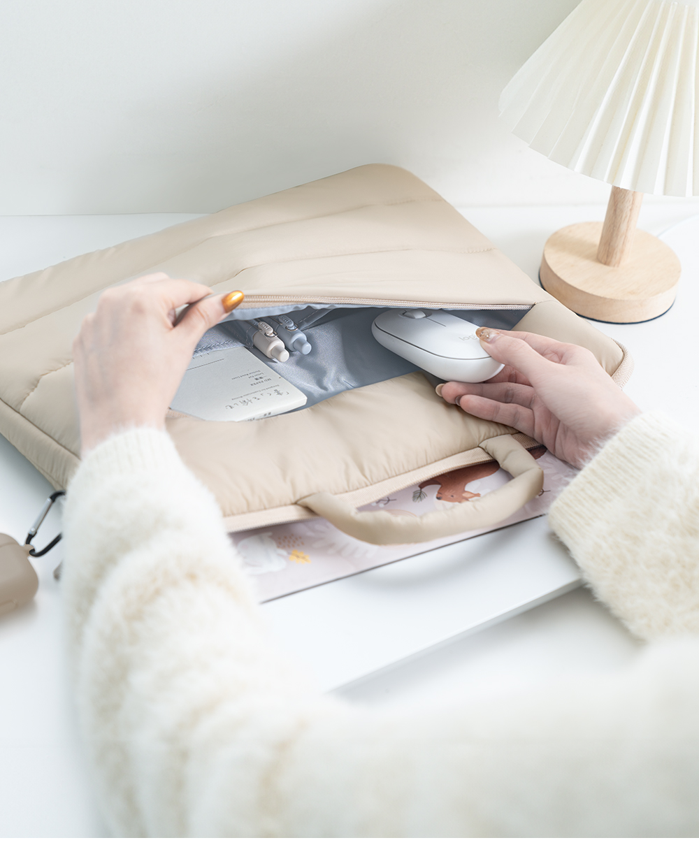 [ekax] Cloud Puffy Laptop Bag (Can Additional Straps Can Be Purchased ...