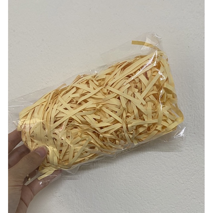 1kg Light yellow straw paper, shredded paper to line gift boxes ...