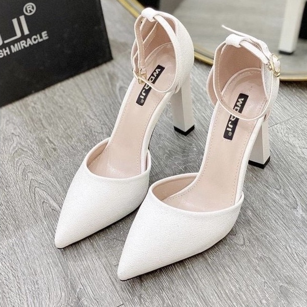 High Square Heels Sandals 7Cm In 2 Colors Black Luxurious And Noble ...