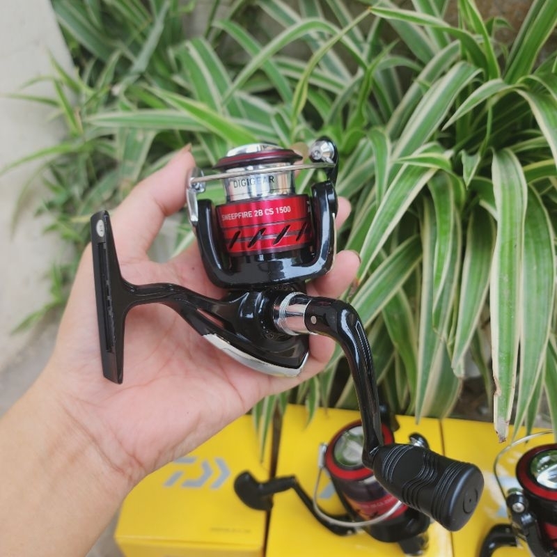 Daiwa sweepfire 2b cs 1500 to 3000 fishing reel | Shopee Singapore