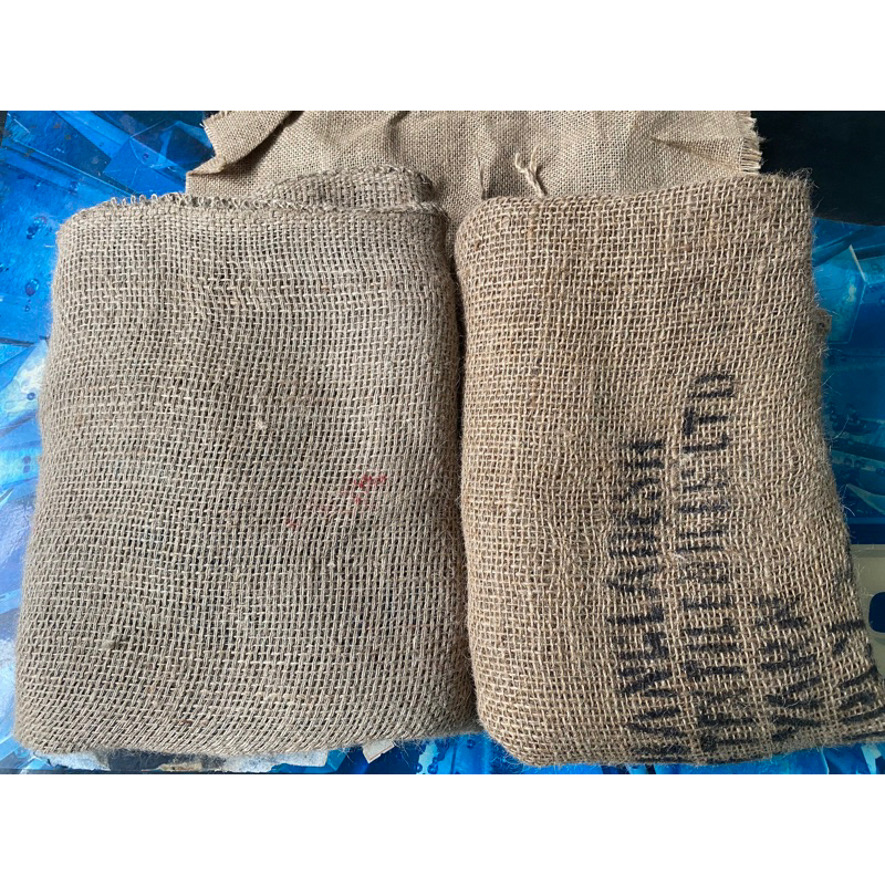 Used liquidation sacks, used to wrap trees, jumping sacks, and lining ...