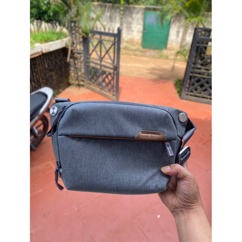 Peak Design Everyday Sling v2 3L Camera Bag (Gray) | Shopee Singapore