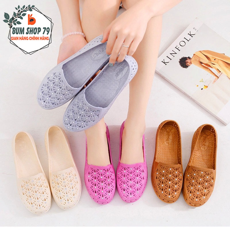 Women s Rain Shoes with Beaded Umbrella Pattern Youthful Style Soft Lightweight Comfortable Anti Slip Plastic Beach Doll Shoes. Shopee Singapore