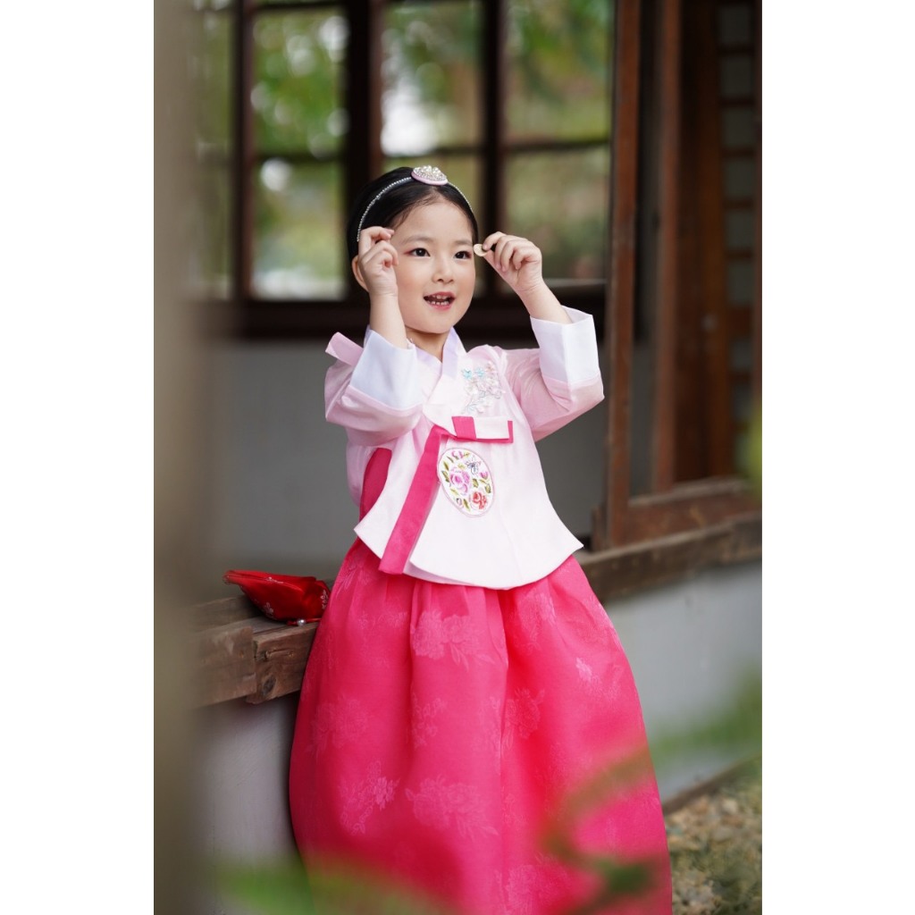 {TYPE 1} 한복 Kkoch Jasu girls' Hanbok, Floral embroidered Korean dress ...