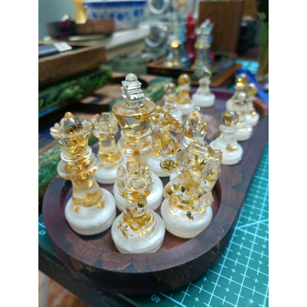 International chess set, unique and luxurious epoxy v101 chess ...