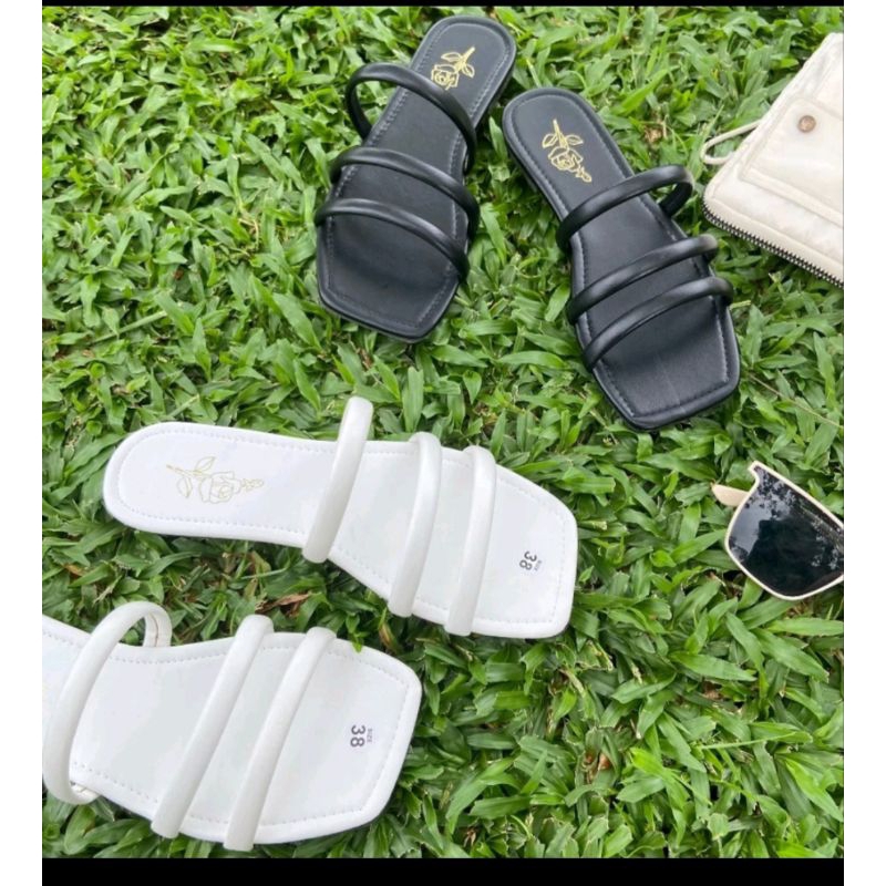Women's slippers - square-toed women's slippers with 3 horizontal ...