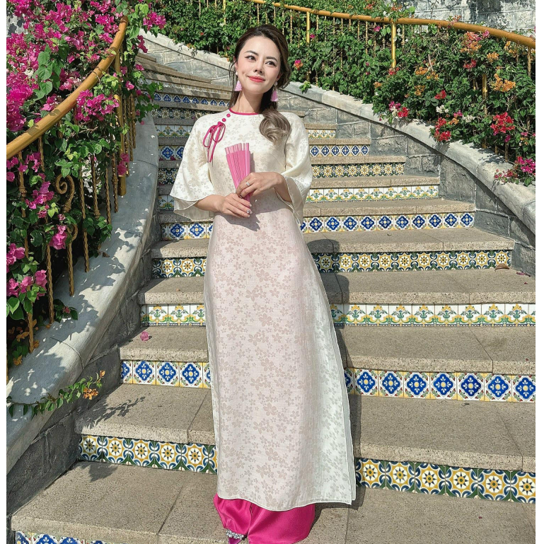 Luc Ha 2024 innovative ao dai, beautiful 4-panel ao dai model made of ...