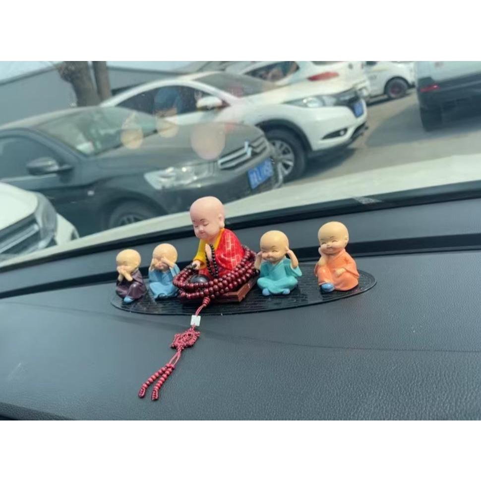 Set of statues without decoration for car dashboards and car dashboards ...