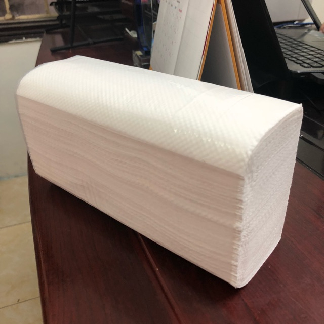 Package of 100 sheets of 3-fold hand tissue paper, size 21cm x 23cm x ...