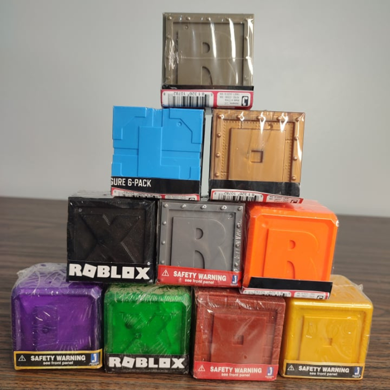 Genuine Roblox Toy Box With Random Box Code (1 Box) | Shopee Singapore