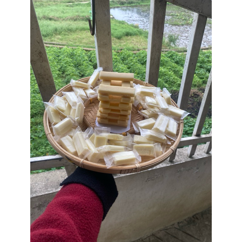1kg of Ba Vi milk cake mixed with 3 flavors (strawberry, traditional ...