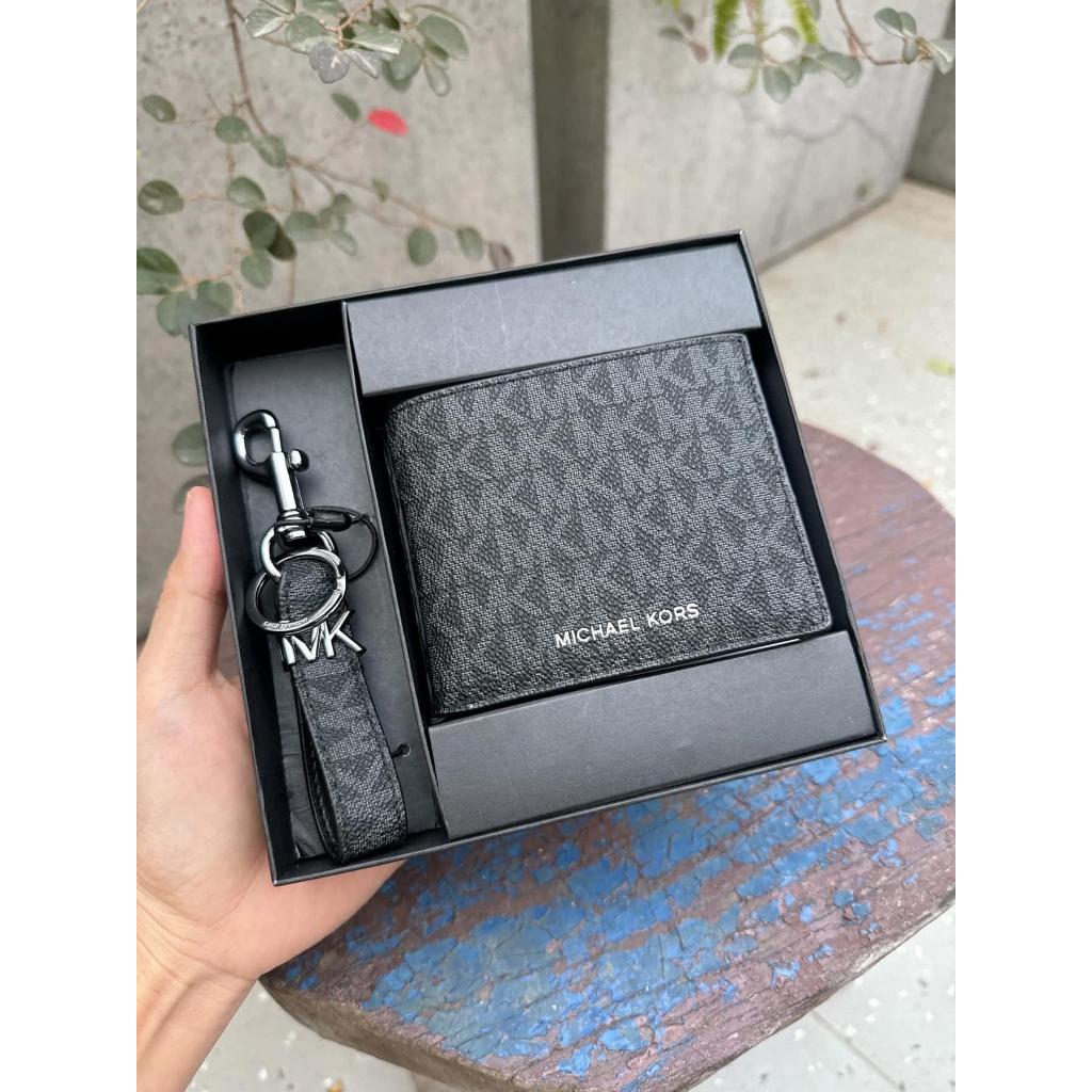 Michael kors - MK Logo Wallet and Key Chanin Gift Set Black (22 x 9cm + 1 keychain) | Shopee ...