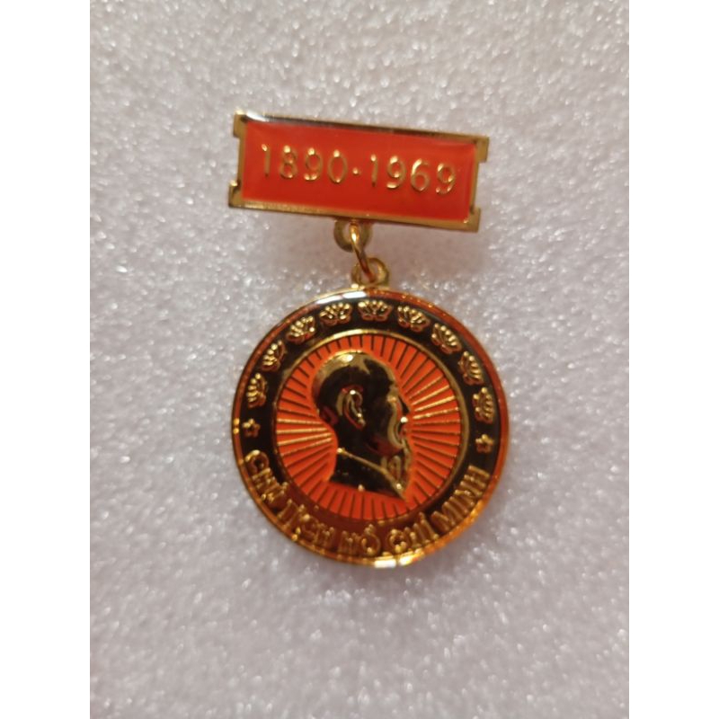 Badge, Commemorative medal of President Ho Chi Minh. Uncle Ho's badge ...